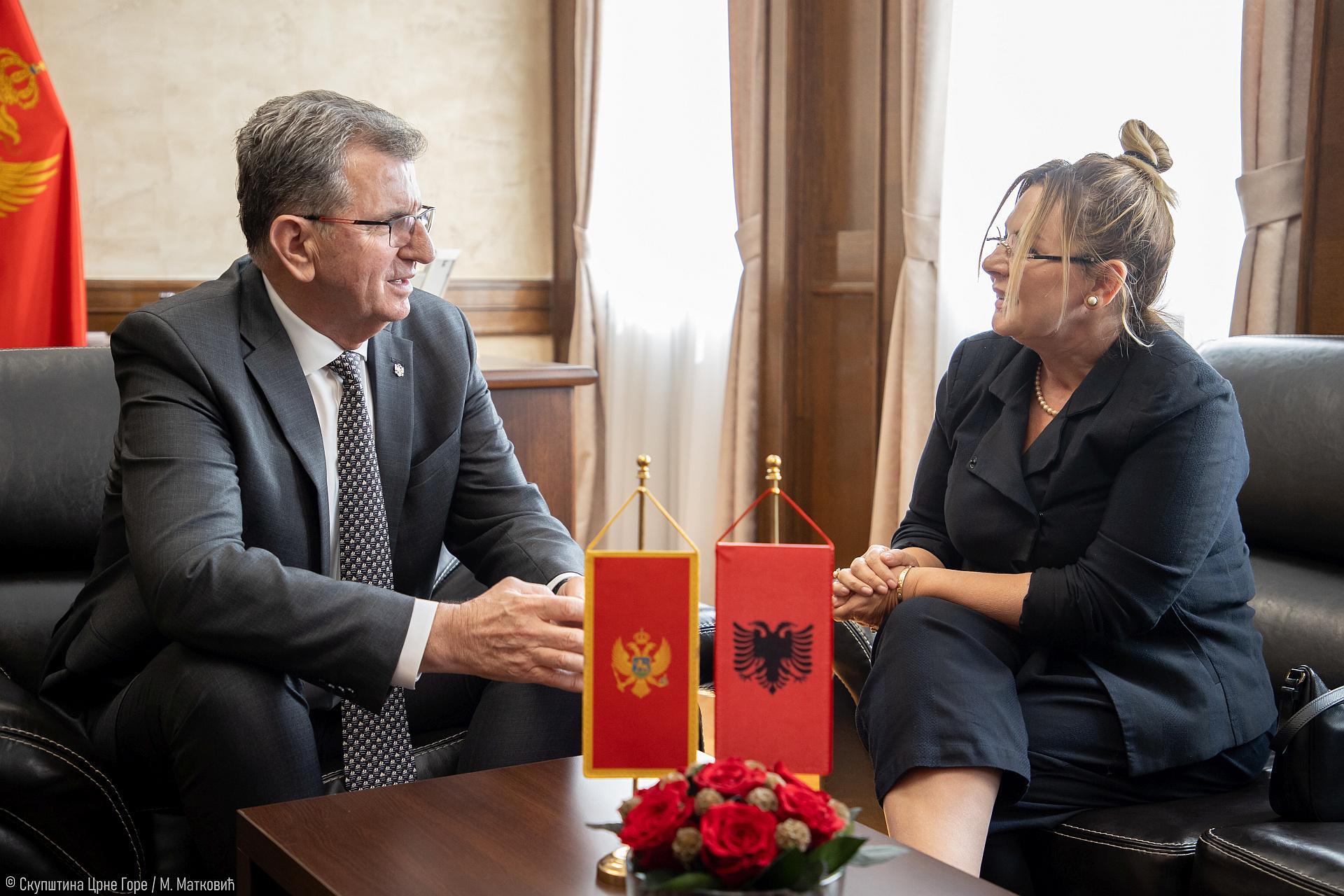 ДАН - Camaj - Pato: Saradnja u oblasti regulisanja položaja nacionalnih ...